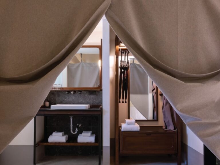 Deluxe Triple Room - payaahotel